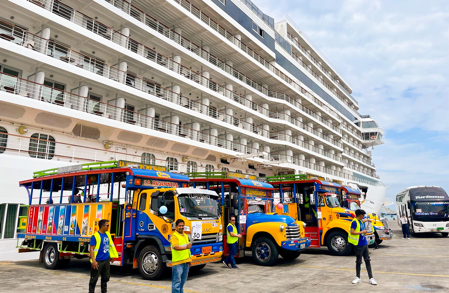 Así fue el recorrido en Chiva desde el Puerto de Guayaquil: una ...