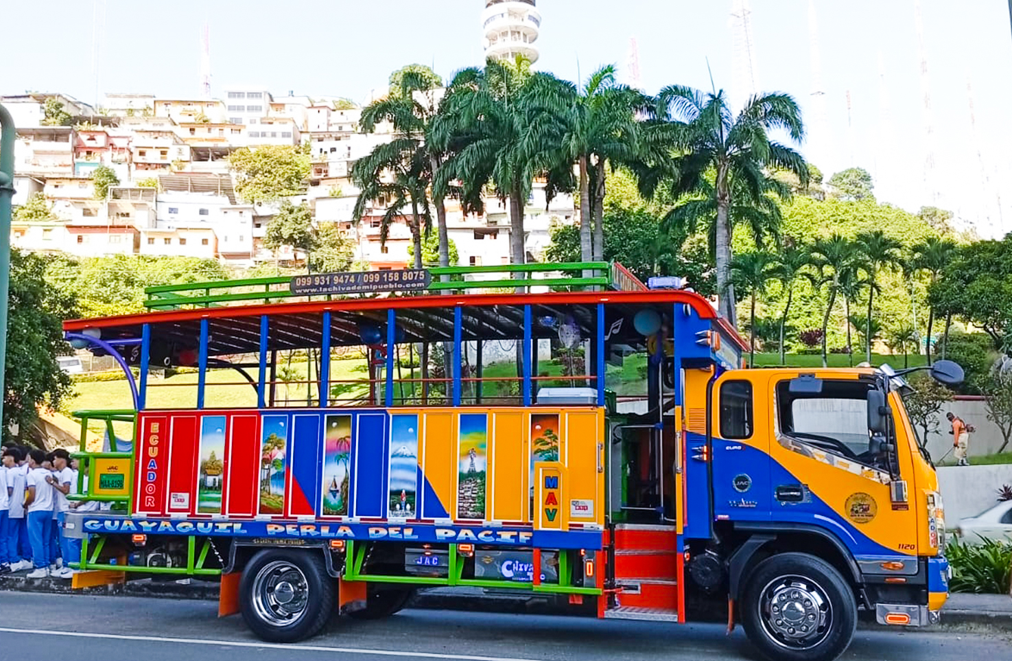 Tour en chiva por Guayaquil: música, luces y diversión sin parar - La ...